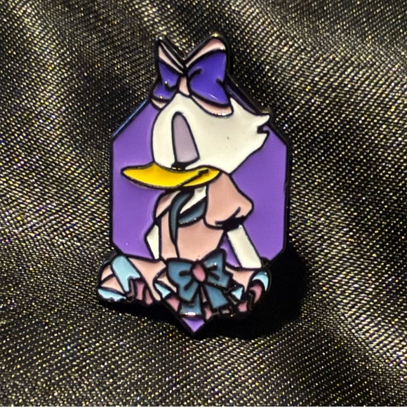Jewelry | Pick Any 314 Sale Daisy Duck Pin | Poshmark
